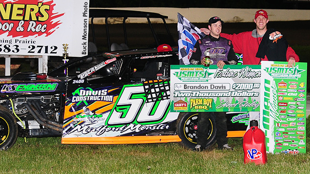 USMTS.com - Davis dominates rain-delayed USMTS main at Chateau Raceway